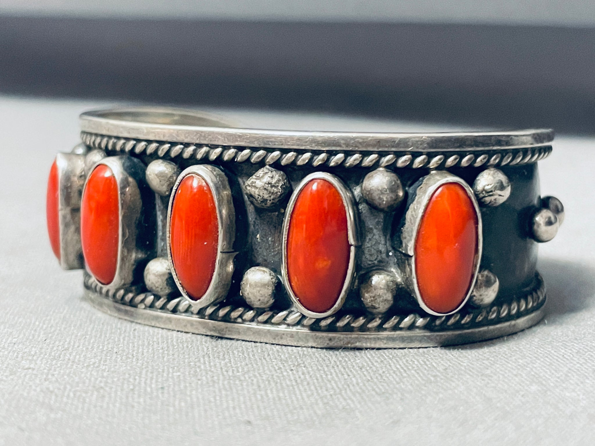 Gasp! Vintage Native American Navajo Round-rhombus Coral Sterling Silv ...