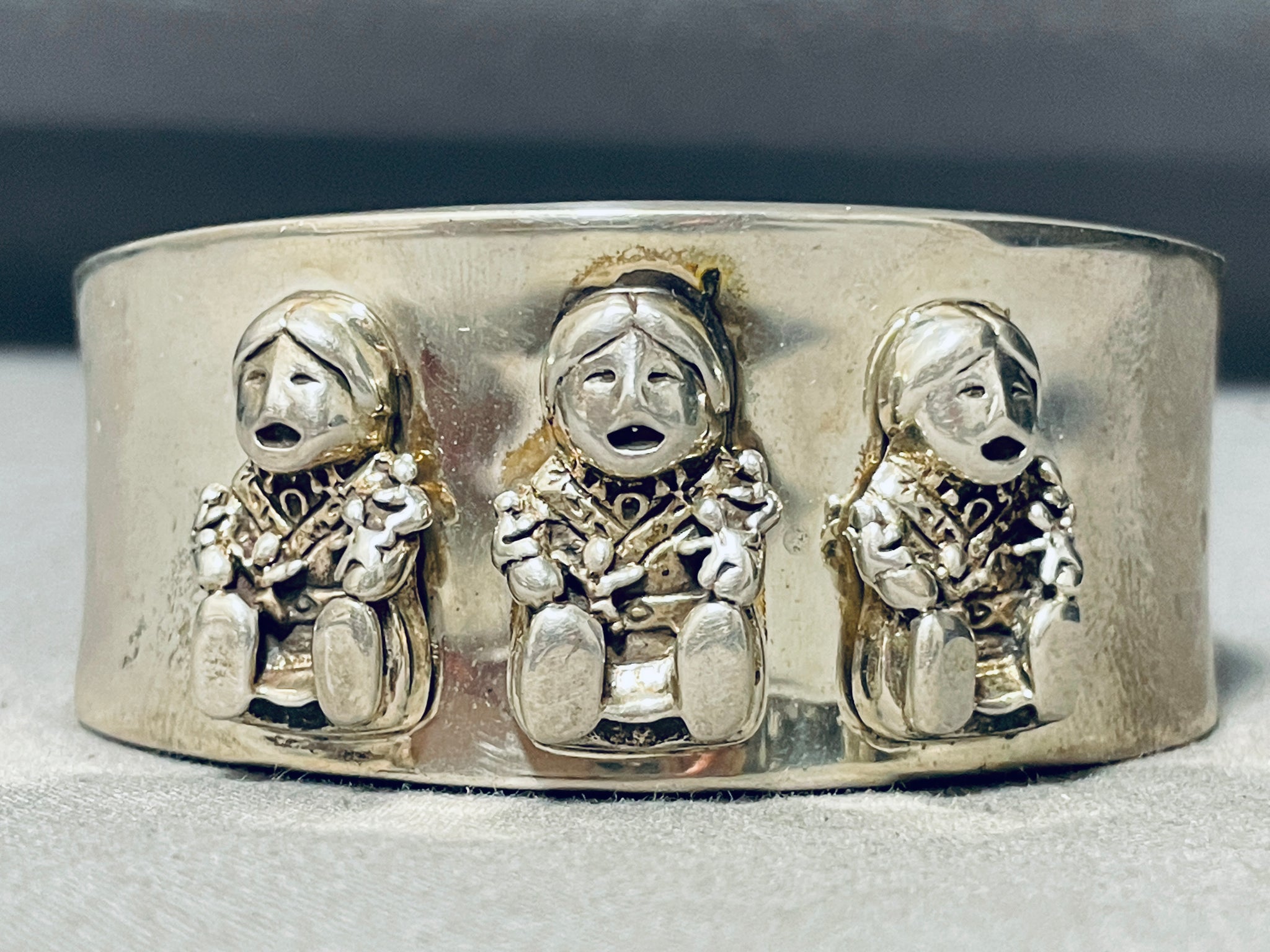 Very Unique Vintage Southwest Sterling Silver Storyteller Bracelet Cuf ...