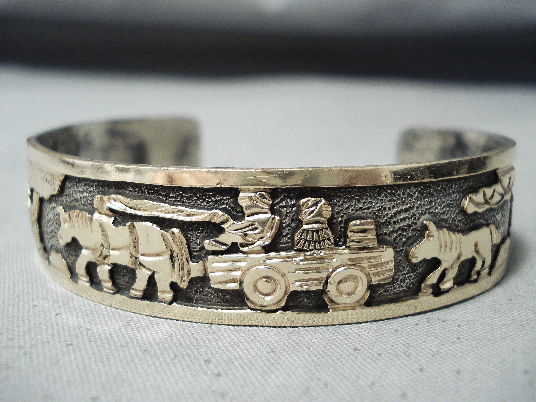 Fascinating Vintage Native American Navajo Sterling Silver & Gold Stor ...