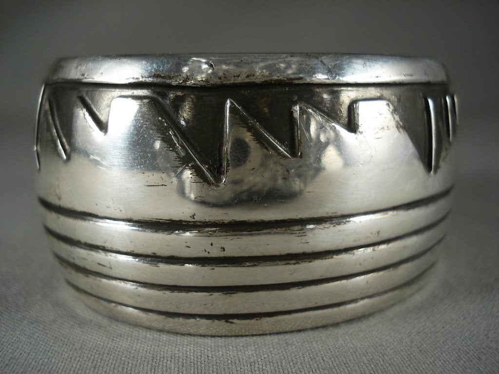Museum Vintage Navajo 'Mountain Wave' Native American Jewelry Silver B ...