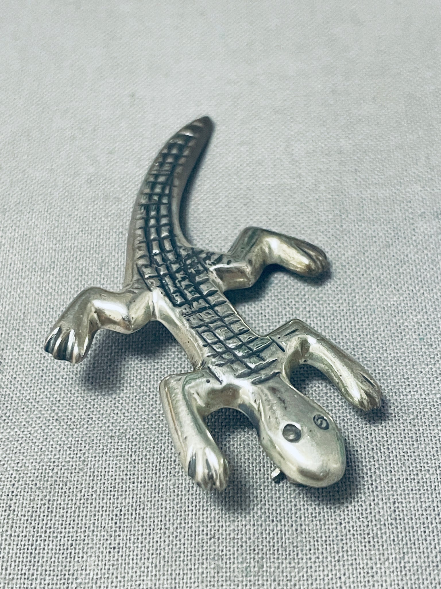 Whimsical Native American Navajo Sterling Silver Gecko Pin – Nativo Arts